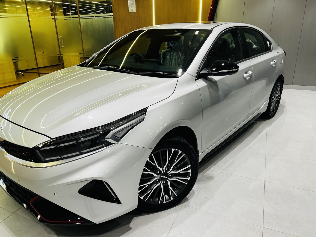 KIA Cerato - Sleek, Stylish, and Performance-Driven
